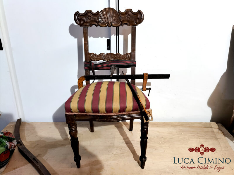 Restauro Sedia Antica Genova: la Gamba Rotta - Luca Cimino