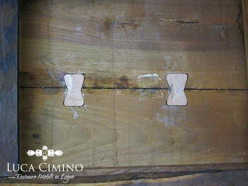 Il ritiro del legno e il restauro di un comò antico a Genova